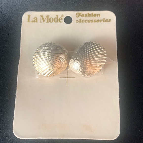 Vintage | Accessories | Vintage La Mode Gold Tone Clam Shell Belt ...